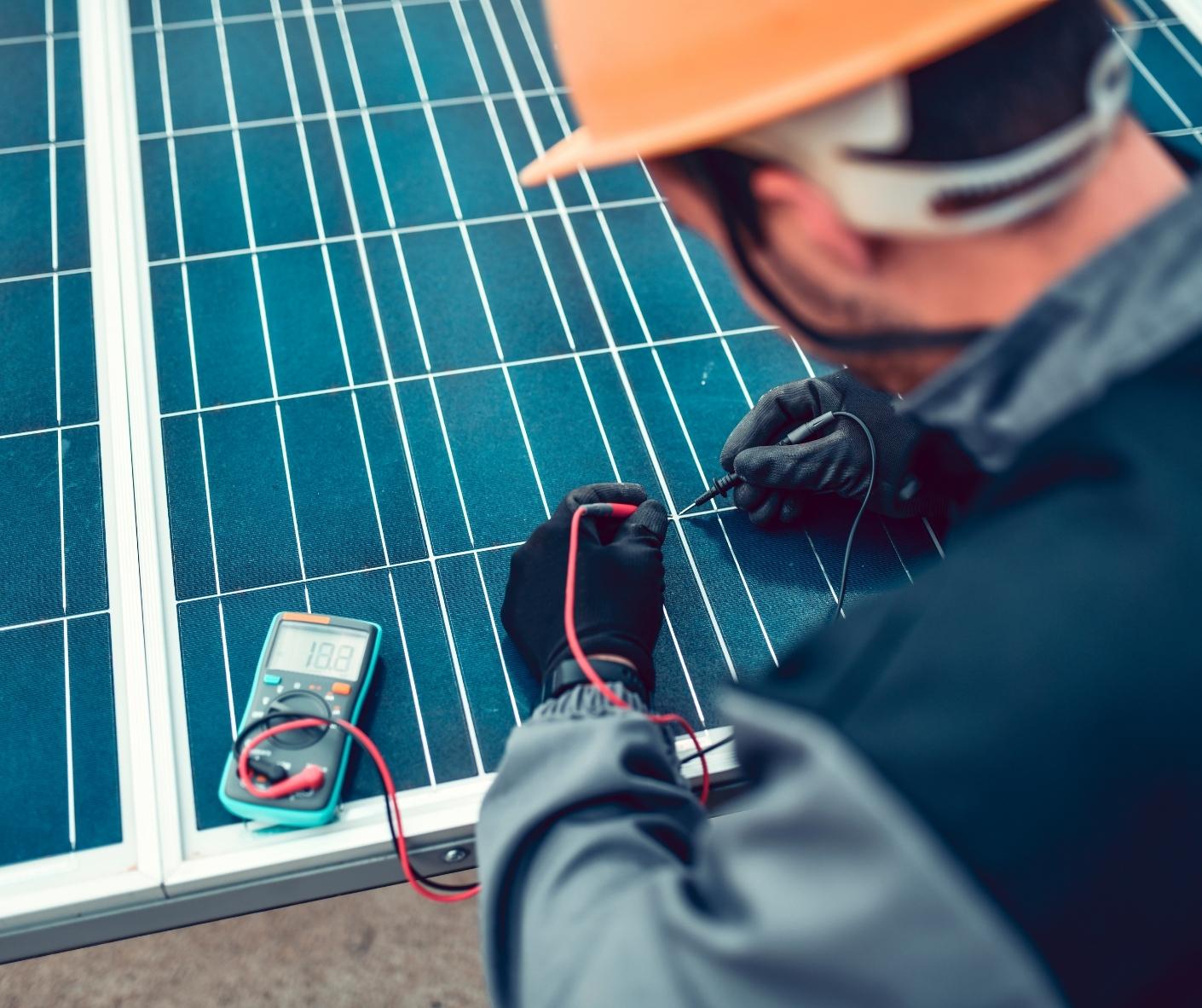 AES signs a joint letter to support solar workforce development